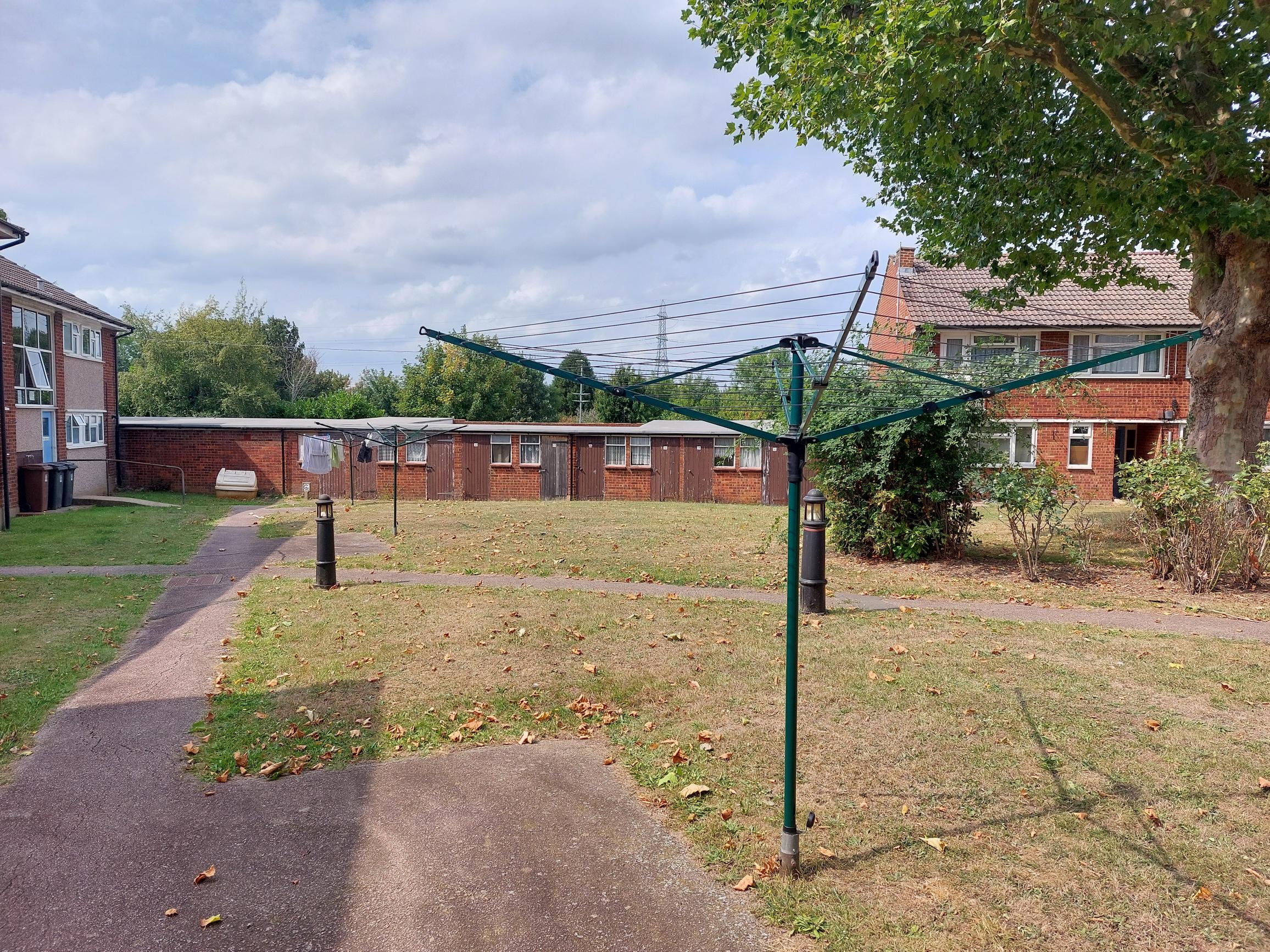New washing lines for Longcroft! | Watford Community Housing